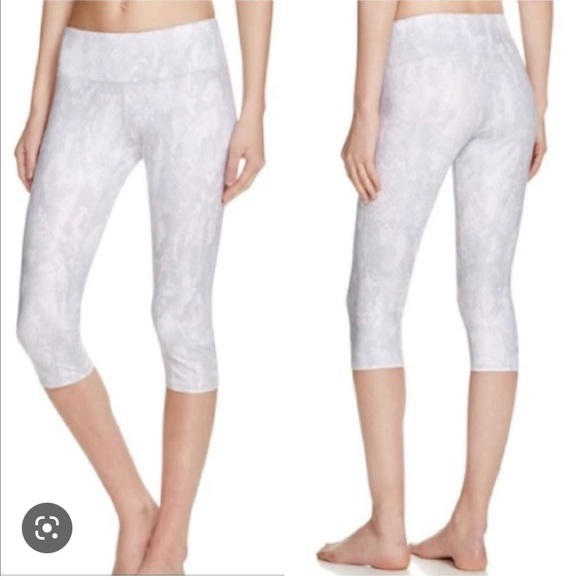 ALO Yoga | Pants & Jumpsuits | Alo Yoga Airbrush Vapor Python Crop Leggings Xs | Poshmark